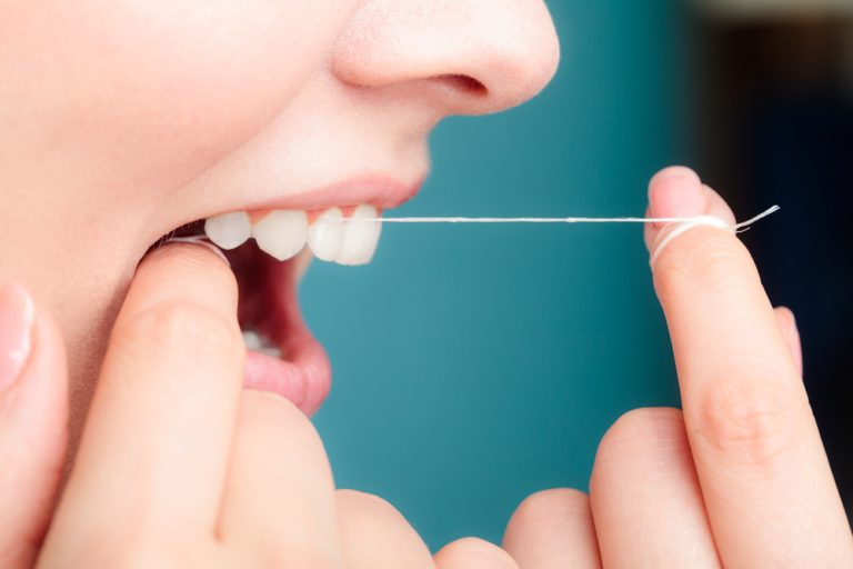 Les techniques pour utiliser son fil dentaire correctement | Réseau Proteus